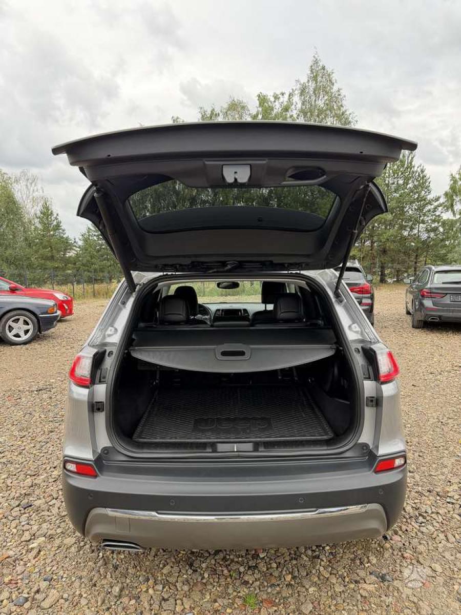 Pelēks Jeep Cherokee 2019 Viļņa, ar dzinēja tilpumu 2.18 L un nobraukumu 150 tūkst. km par 13250 €, foto 34 vietnē AUTOMOTO.COM.LV