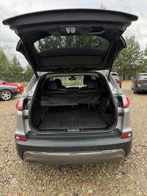 Pelēks Jeep Cherokee 2019 Viļņa, ar dzinēja tilpumu 2.18 L un nobraukumu 150 tūkst. km par 13250 €, foto 35 vietnē AUTOMOTO.COM.LV
