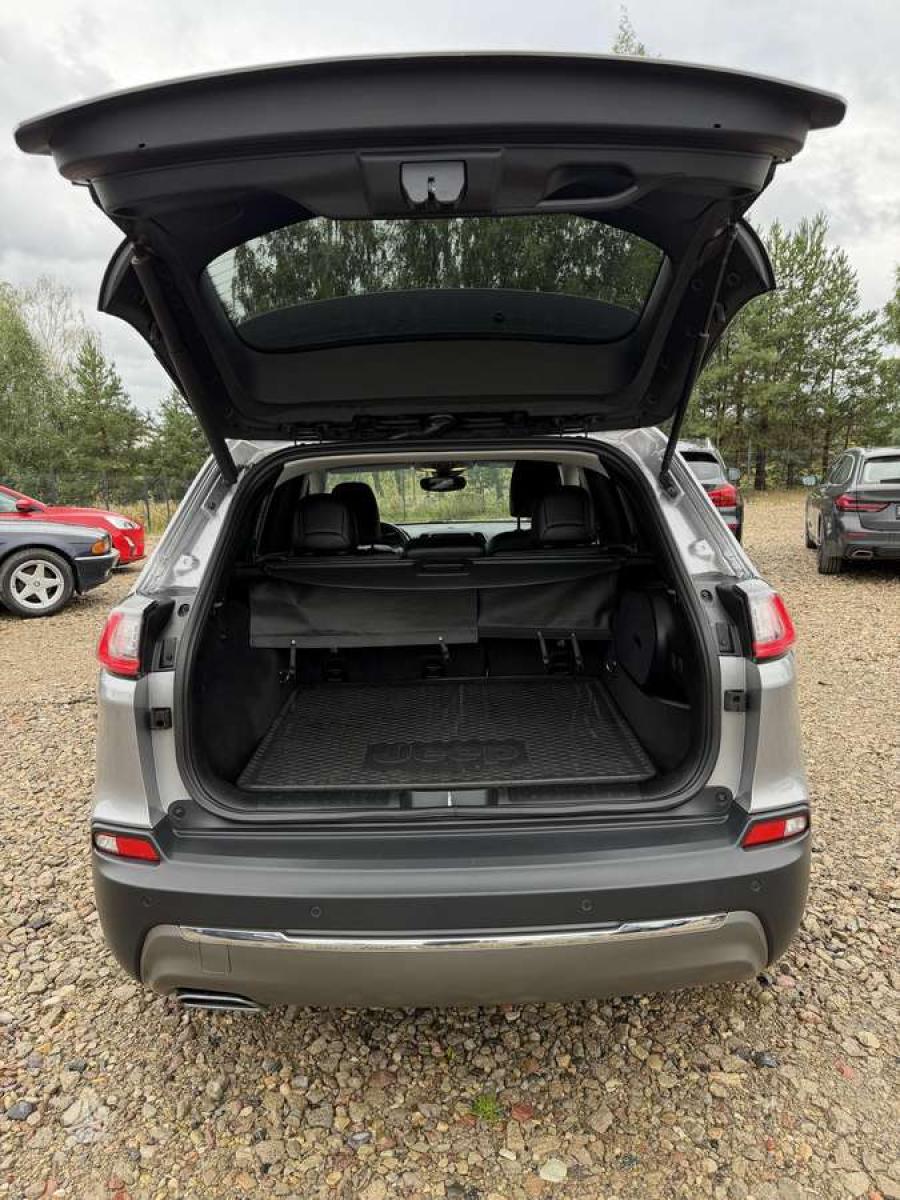 Pelēks Jeep Cherokee 2019 Viļņa, ar dzinēja tilpumu 2.18 L un nobraukumu 150 tūkst. km par 13250 €, foto 35 vietnē AUTOMOTO.COM.LV