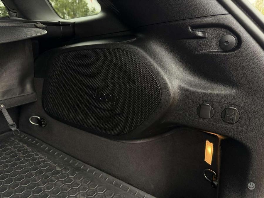 Pelēks Jeep Cherokee 2019 Viļņa, ar dzinēja tilpumu 2.18 L un nobraukumu 150 tūkst. km par 13250 €, foto 37 vietnē AUTOMOTO.COM.LV