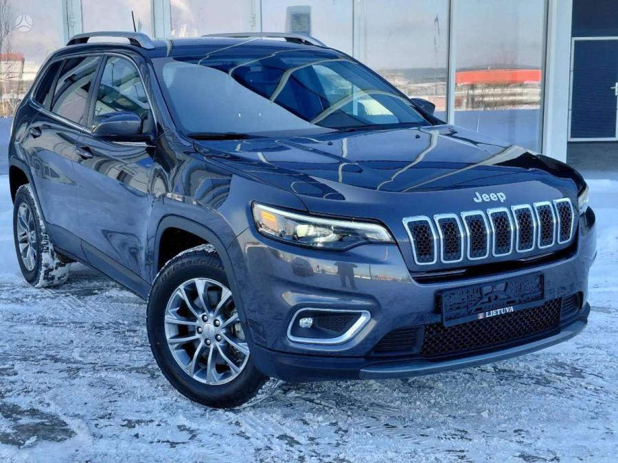 Grey Jeep Cherokee 2020 in Vilnius, with an engine capacity of 2.36 L and mileage of 96 thousand km for 15000 €, photo 1 on AUTOMOTO.COM.LV