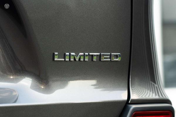 Jeep Cherokee 2020 Viļņa vietnē Pelēks Jeep Cherokee 2020 Viļņa, ar dzinēja tilpumu 3.24 L un nobraukumu 130 tūkst. km par 16900 €, foto 4 vietnē AUTOMOTO.COM.LV