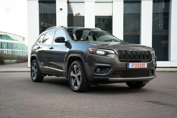 Jeep Cherokee 2020 Viļņa vietnē Pelēks Jeep Cherokee 2020 Viļņa, ar dzinēja tilpumu 3.24 L un nobraukumu 130 tūkst. km par 16900 €, foto 7 vietnē AUTOMOTO.COM.LV