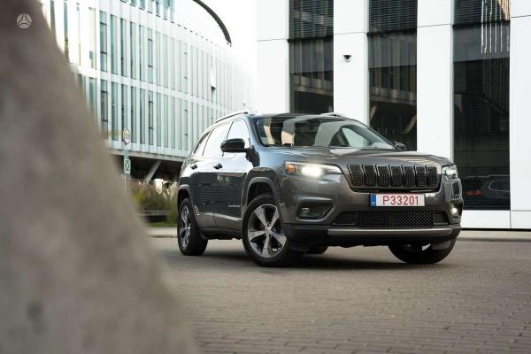 Jeep Cherokee 2020 Viļņa vietnē Pelēks Jeep Cherokee 2020 Viļņa, ar dzinēja tilpumu 3.24 L un nobraukumu 130 tūkst. km par 16900 €, foto 9 vietnē AUTOMOTO.COM.LV