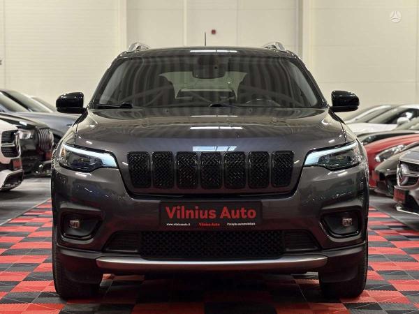 Джип Чероки 2020 в Вильнюс на AUTOMOTO.COM.LV Серый Джип Чероки 2020 в Вильнюс, объемом двигателя 3.24 л и пробегом 130 тыс. км за 19790 €, фото 3 на AUTOMOTO.COM.LV