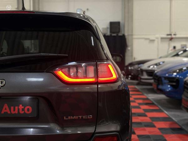 Джип Чероки 2020 в Вильнюс на AUTOMOTO.COM.LV Серый Джип Чероки 2020 в Вильнюс, объемом двигателя 3.24 л и пробегом 130 тыс. км за 19790 €, фото 9 на AUTOMOTO.COM.LV