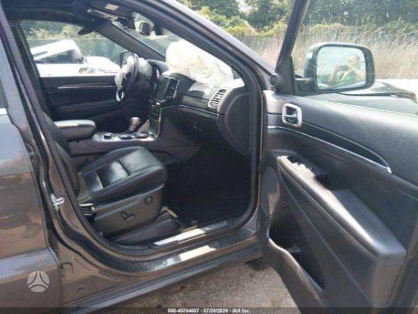 Grey Jeep Cherokee 2021 in Klaipeda, with an engine capacity of 3.60 L and mileage of 119 thousand km for 7950 €, photo 6 on AUTOMOTO.COM.LV