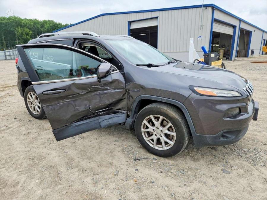 Pelēks Jeep Cherokee 2015 Viļņa, ar dzinēja tilpumu 3.20 L un nobraukumu 138 tūkst. km par 5600 €, foto 4 vietnē AUTOMOTO.COM.LV