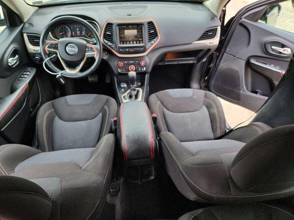 Pelēks Jeep Cherokee 2015 Viļņa, ar dzinēja tilpumu 3.20 L un nobraukumu 138 tūkst. km par 5600 €, foto 9 vietnē AUTOMOTO.COM.LV