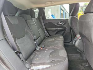Pelēks Jeep Cherokee 2015 Viļņa, ar dzinēja tilpumu 3.20 L un nobraukumu 138 tūkst. km par 5600 €, foto 12 vietnē AUTOMOTO.COM.LV