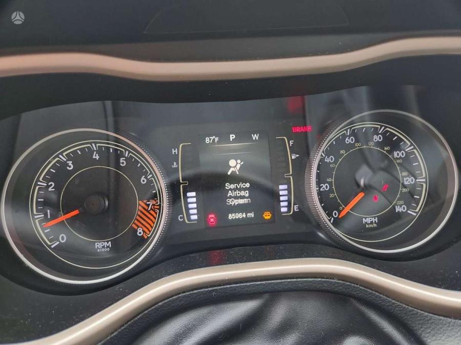 Pelēks Jeep Cherokee 2015 Viļņa, ar dzinēja tilpumu 3.20 L un nobraukumu 138 tūkst. km par 5600 €, foto 13 vietnē AUTOMOTO.COM.LV
