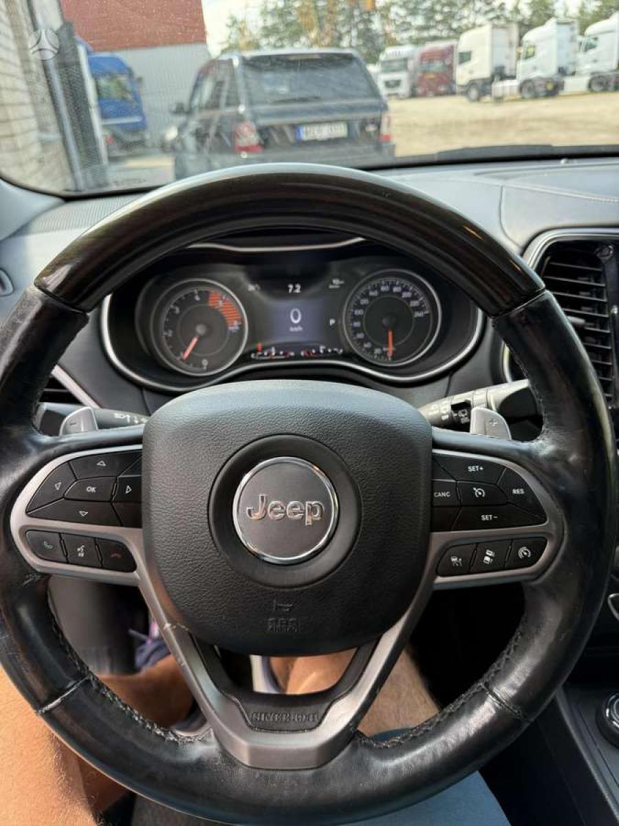 Pelēks Jeep Cherokee 2018 Viļņa, ar dzinēja tilpumu 2.20 L un nobraukumu 250 tūkst. km par 12700 €, foto 8 vietnē AUTOMOTO.COM.LV
