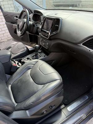 Pelēks Jeep Cherokee 2018 Viļņa, ar dzinēja tilpumu 2.20 L un nobraukumu 250 tūkst. km par 12700 €, foto 9 vietnē AUTOMOTO.COM.LV