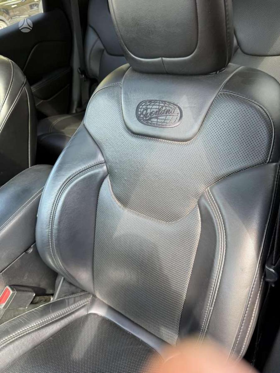 Pelēks Jeep Cherokee 2018 Viļņa, ar dzinēja tilpumu 2.20 L un nobraukumu 250 tūkst. km par 12700 €, foto 14 vietnē AUTOMOTO.COM.LV