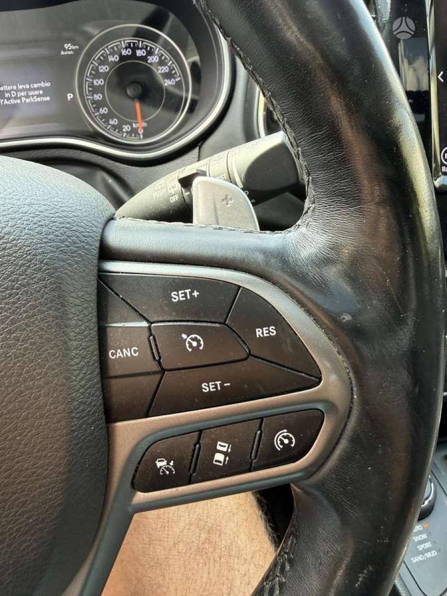 Pelēks Jeep Cherokee 2018 Viļņa, ar dzinēja tilpumu 2.20 L un nobraukumu 250 tūkst. km par 12700 €, foto 16 vietnē AUTOMOTO.COM.LV