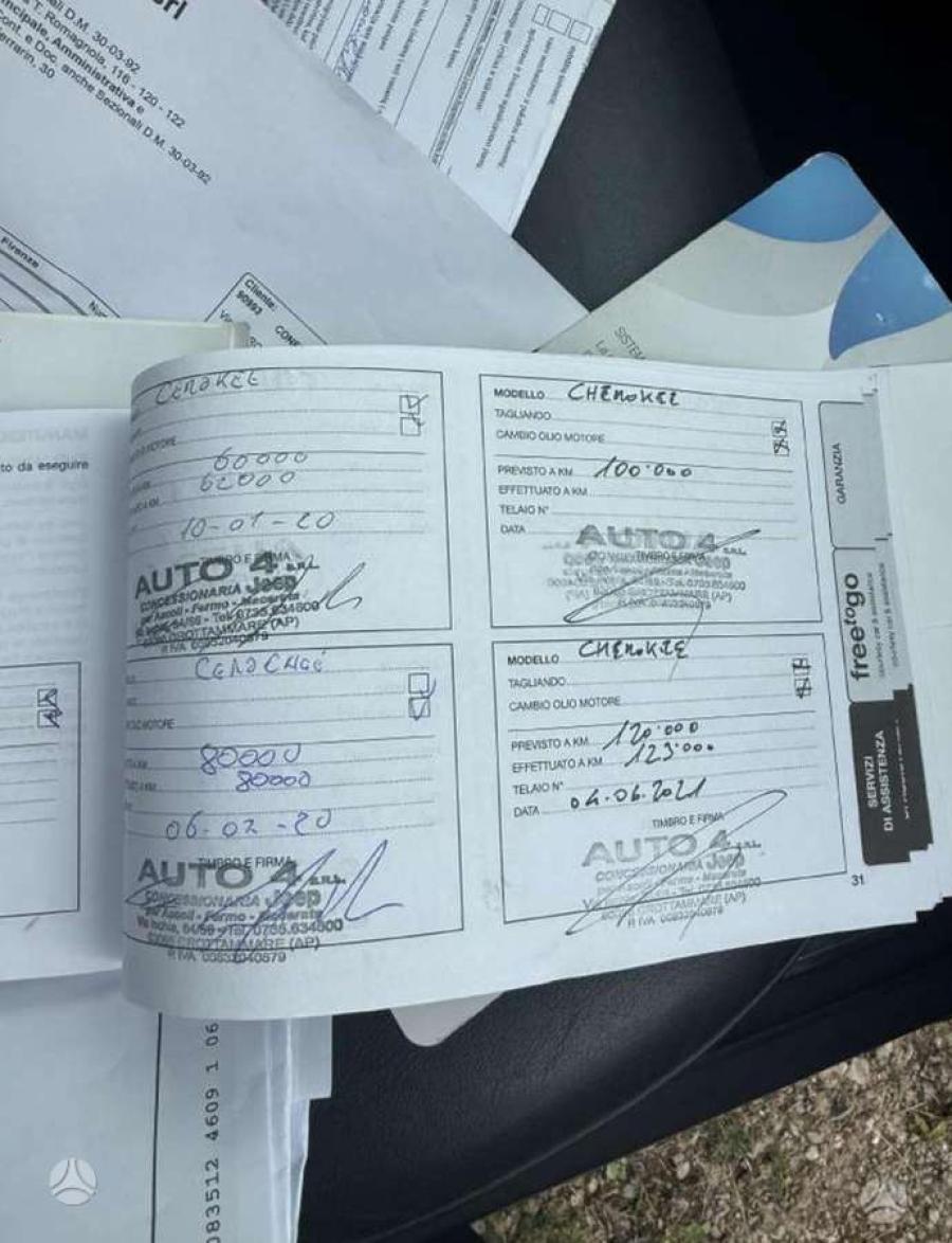Pelēks Jeep Cherokee 2018 Viļņa, ar dzinēja tilpumu 2.20 L un nobraukumu 250 tūkst. km par 12700 €, foto 27 vietnē AUTOMOTO.COM.LV