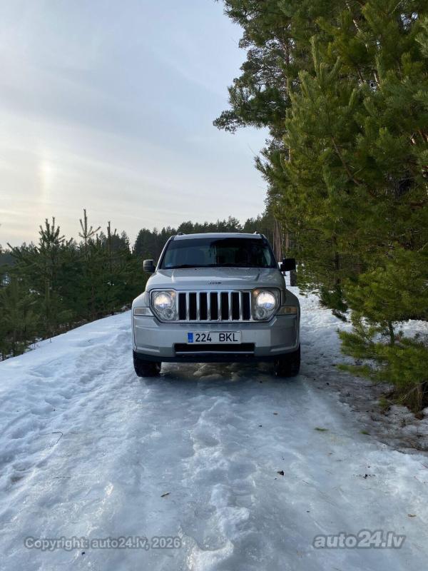 Pelēks Jeep Cherokee 2009 Narva, ar dzinēja tilpumu 2.80 L un nobraukumu 0 tūkst. km par 5500 €, foto 3 vietnē AUTOMOTO.COM.LV