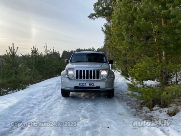 Pelēks Jeep Cherokee 2009 Narva, ar dzinēja tilpumu 2.80 L un nobraukumu 0 tūkst. km par 5500 €, foto 4 vietnē AUTOMOTO.COM.LV
