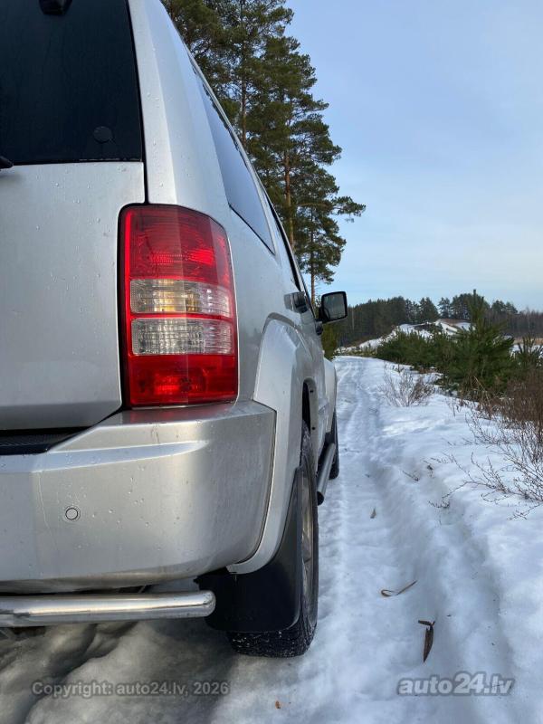 Pelēks Jeep Cherokee 2009 Narva, ar dzinēja tilpumu 2.80 L un nobraukumu 0 tūkst. km par 5500 €, foto 7 vietnē AUTOMOTO.COM.LV
