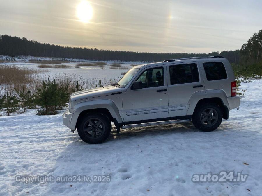 Grey Jeep Cherokee 2009 in Narva, with an engine capacity of 2.80 L and mileage of 0 thousand km for 5500 €, photo 2 on AUTOMOTO.COM.LV
