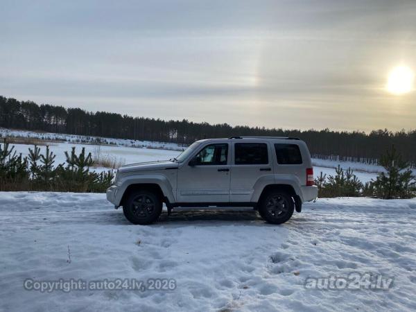 Grey Jeep Cherokee 2009 in Narva, with an engine capacity of 2.80 L and mileage of 0 thousand km for 5500 €, photo 5 on AUTOMOTO.COM.LV