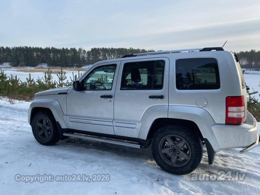 Grey Jeep Cherokee 2009 in Narva, with an engine capacity of 2.80 L and mileage of 0 thousand km for 5500 €, photo 9 on AUTOMOTO.COM.LV