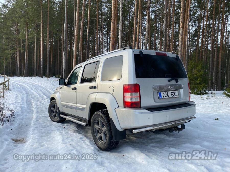 Grey Jeep Cherokee 2009 in Narva, with an engine capacity of 2.80 L and mileage of 0 thousand km for 5500 €, photo 10 on AUTOMOTO.COM.LV