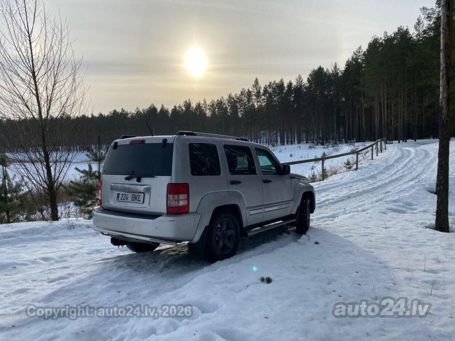 Grey Jeep Cherokee 2009 in Narva, with an engine capacity of 2.80 L and mileage of 0 thousand km for 5500 €, photo 12 on AUTOMOTO.COM.LV
