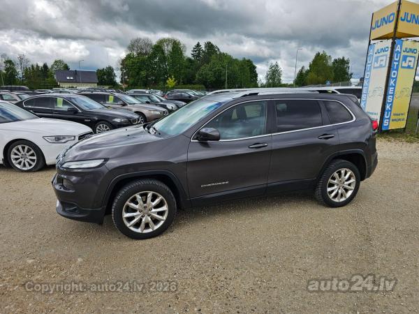 Pelēks Jeep Cherokee 2014 Tartu, ar dzinēja tilpumu 2.00 L un nobraukumu 215 tūkst. km par 8990 €, foto 4 vietnē AUTOMOTO.COM.LV