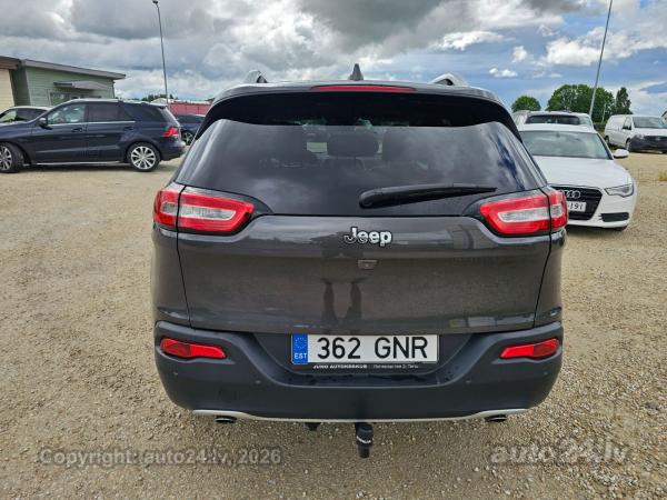 Pelēks Jeep Cherokee 2014 Tartu, ar dzinēja tilpumu 2.00 L un nobraukumu 215 tūkst. km par 8990 €, foto 5 vietnē AUTOMOTO.COM.LV