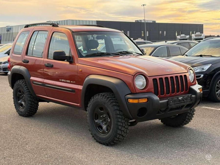 Orange Jeep Cherokee 2005 in Vilnius, with an engine capacity of 3.70 L and mileage of 244 thousand km for 6950 €, photo 2 on AUTOMOTO.COM.LV
