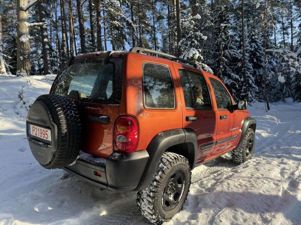 Oranžs Jeep Cherokee 2005 Viļņa, ar dzinēja tilpumu 3.70 L un nobraukumu 244 tūkst. km par 6499 €, foto 3 vietnē AUTOMOTO.COM.LV