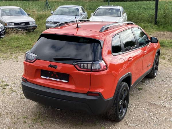Orange Jeep Cherokee 2021 in Prienai, with an engine capacity of 2.36 L and mileage of 78 thousand km for 14444 €, photo 6 on AUTOMOTO.COM.LV