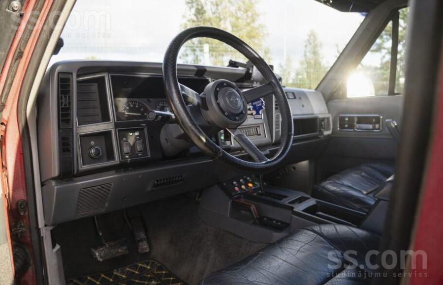 Red Jeep Cherokee 1988 in Ogre, with an engine capacity of 4.00 L and mileage of 236 thousand km for 6500 €, photo 9 on AUTOMOTO.COM.LV