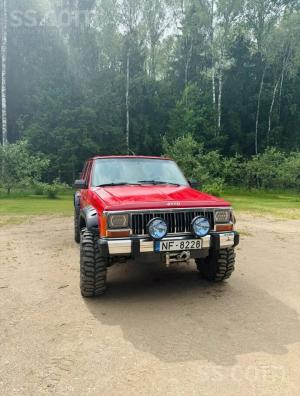 Red Jeep Cherokee 1993 in Liepaja, with an engine capacity of 4.00 L and mileage of 260 thousand km for 4500 €, photo 9 on AUTOMOTO.COM.LV