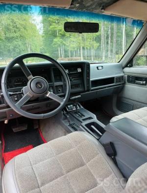 Red Jeep Cherokee 1993 in Liepaja, with an engine capacity of 4.00 L and mileage of 260 thousand km for 4500 €, photo 11 on AUTOMOTO.COM.LV