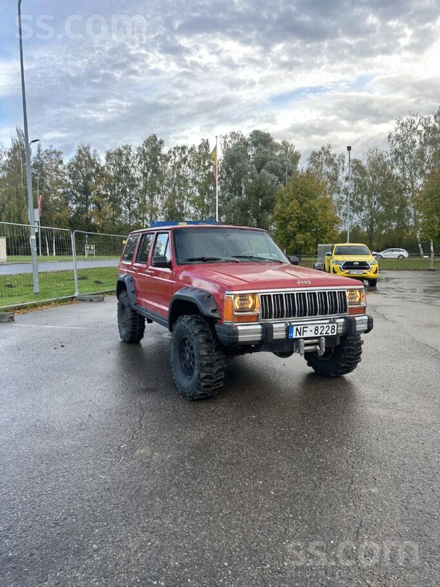 Sarkans Jeep Cherokee 1993 Jelgava, ar dzinēja tilpumu 4.00 L un nobraukumu 270 tūkst. km par 4500 €, foto 4 vietnē AUTOMOTO.COM.LV
