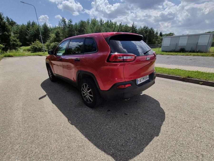 Sarkans Jeep Cherokee 2014 Viļņa, ar dzinēja tilpumu 2.40 L un nobraukumu 203 tūkst. km par 6900 €, foto 4 vietnē AUTOMOTO.COM.LV