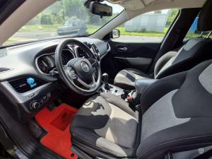 Sarkans Jeep Cherokee 2014 Viļņa, ar dzinēja tilpumu 2.40 L un nobraukumu 203 tūkst. km par 6900 €, foto 10 vietnē AUTOMOTO.COM.LV