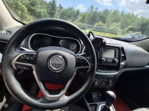 Sarkans Jeep Cherokee 2014 Viļņa, ar dzinēja tilpumu 2.40 L un nobraukumu 203 tūkst. km par 6900 €, foto 12 vietnē AUTOMOTO.COM.LV