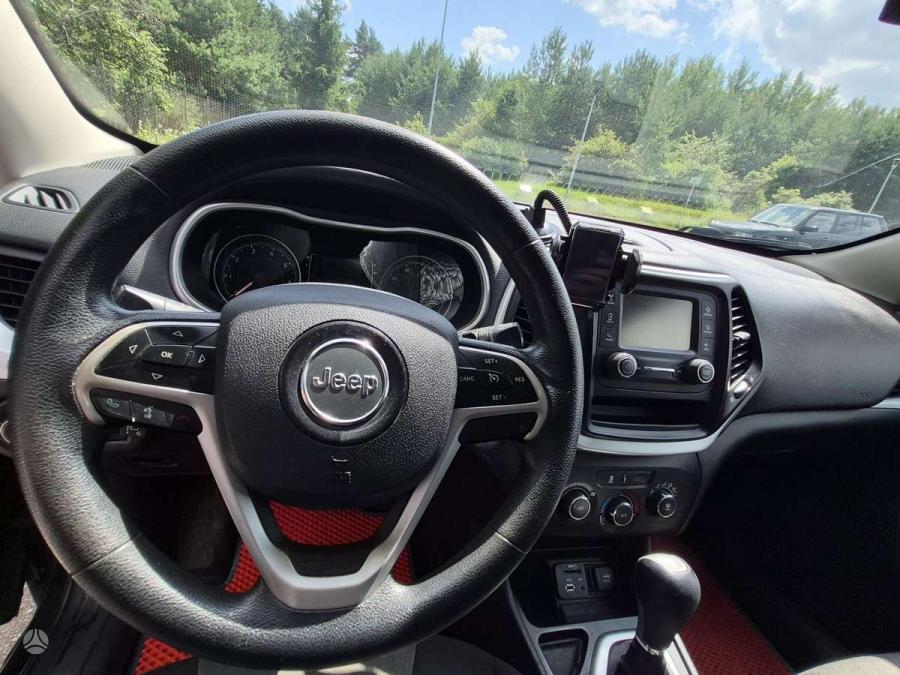 Sarkans Jeep Cherokee 2014 Viļņa, ar dzinēja tilpumu 2.40 L un nobraukumu 203 tūkst. km par 6900 €, foto 12 vietnē AUTOMOTO.COM.LV