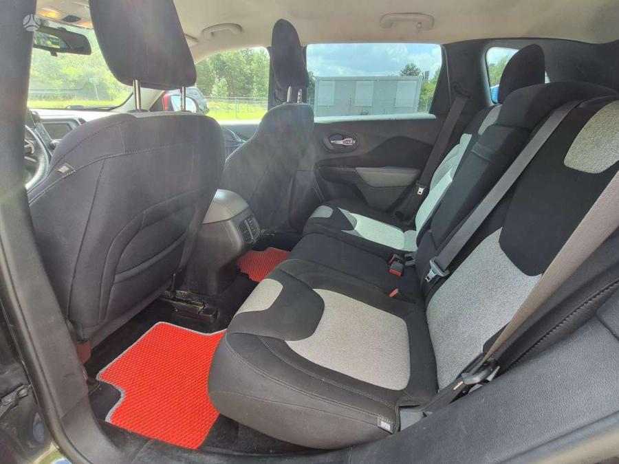 Sarkans Jeep Cherokee 2014 Viļņa, ar dzinēja tilpumu 2.40 L un nobraukumu 203 tūkst. km par 6900 €, foto 14 vietnē AUTOMOTO.COM.LV