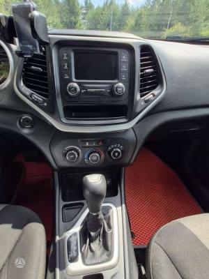 Sarkans Jeep Cherokee 2014 Viļņa, ar dzinēja tilpumu 2.40 L un nobraukumu 203 tūkst. km par 6900 €, foto 15 vietnē AUTOMOTO.COM.LV