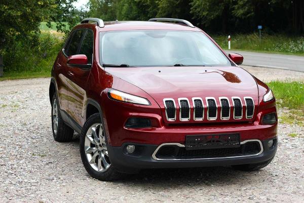 Sarkans Jeep Cherokee 2016 Kretinga, ar dzinēja tilpumu 3.20 L un nobraukumu 194 tūkst. km par 10800 €, foto 6 vietnē AUTOMOTO.COM.LV