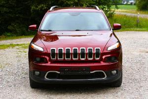 Red Jeep Cherokee 2016 in Kretinga, with an engine capacity of 3.20 L and mileage of 194 thousand km for 10800 €, photo 2 on AUTOMOTO.COM.LV