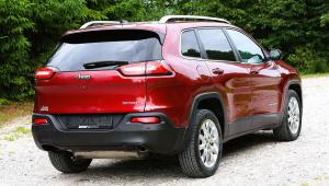 Red Jeep Cherokee 2016 in Kretinga, with an engine capacity of 3.20 L and mileage of 194 thousand km for 10800 €, photo 13 on AUTOMOTO.COM.LV
