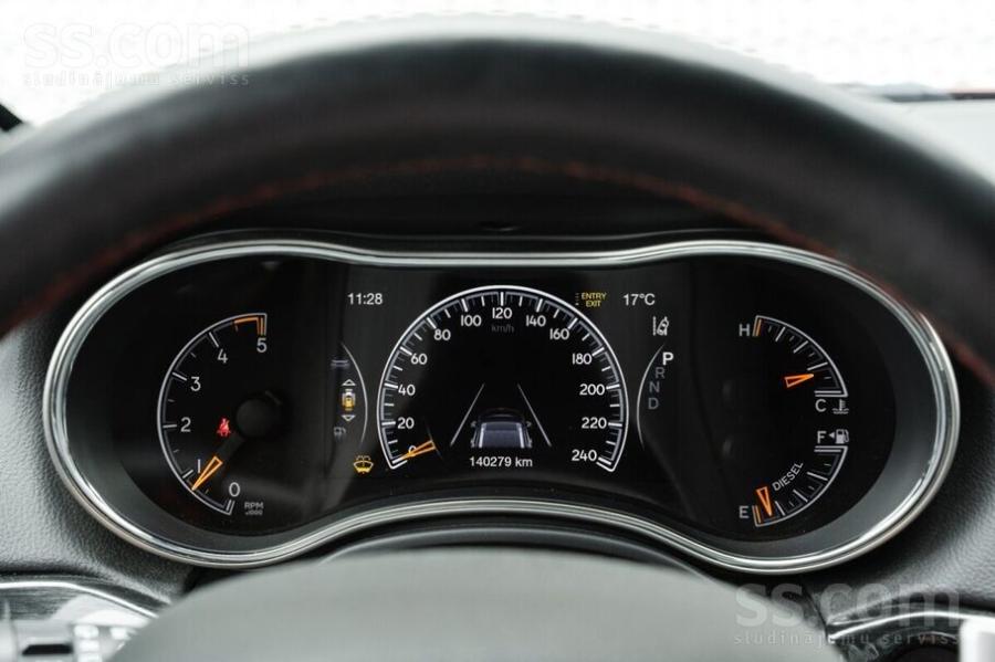 Sarkans Jeep Cherokee 2017 Rīga, ar dzinēja tilpumu 3.00 L un nobraukumu 140 tūkst. km par 21750 €, foto 15 vietnē AUTOMOTO.COM.LV
