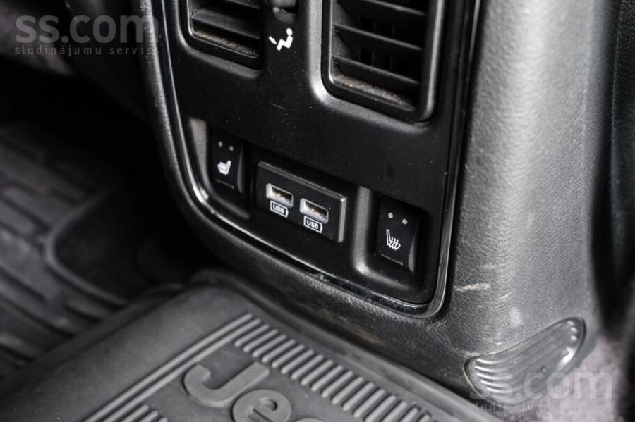 Sarkans Jeep Cherokee 2017 Rīga, ar dzinēja tilpumu 3.00 L un nobraukumu 140 tūkst. km par 21750 €, foto 23 vietnē AUTOMOTO.COM.LV
