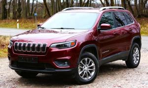 Red Jeep Cherokee 2019 in Kretinga, with an engine capacity of 3.24 L and mileage of 132 thousand km for 15699 €, photo 4 on AUTOMOTO.COM.LV