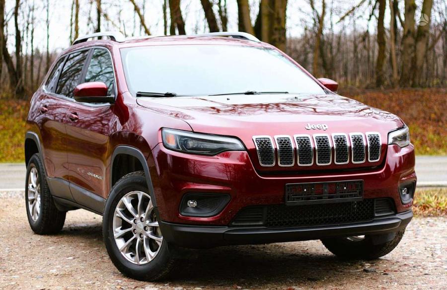 Red Jeep Cherokee 2019 in Kretinga, with an engine capacity of 3.24 L and mileage of 132 thousand km for 15699 €, photo 5 on AUTOMOTO.COM.LV